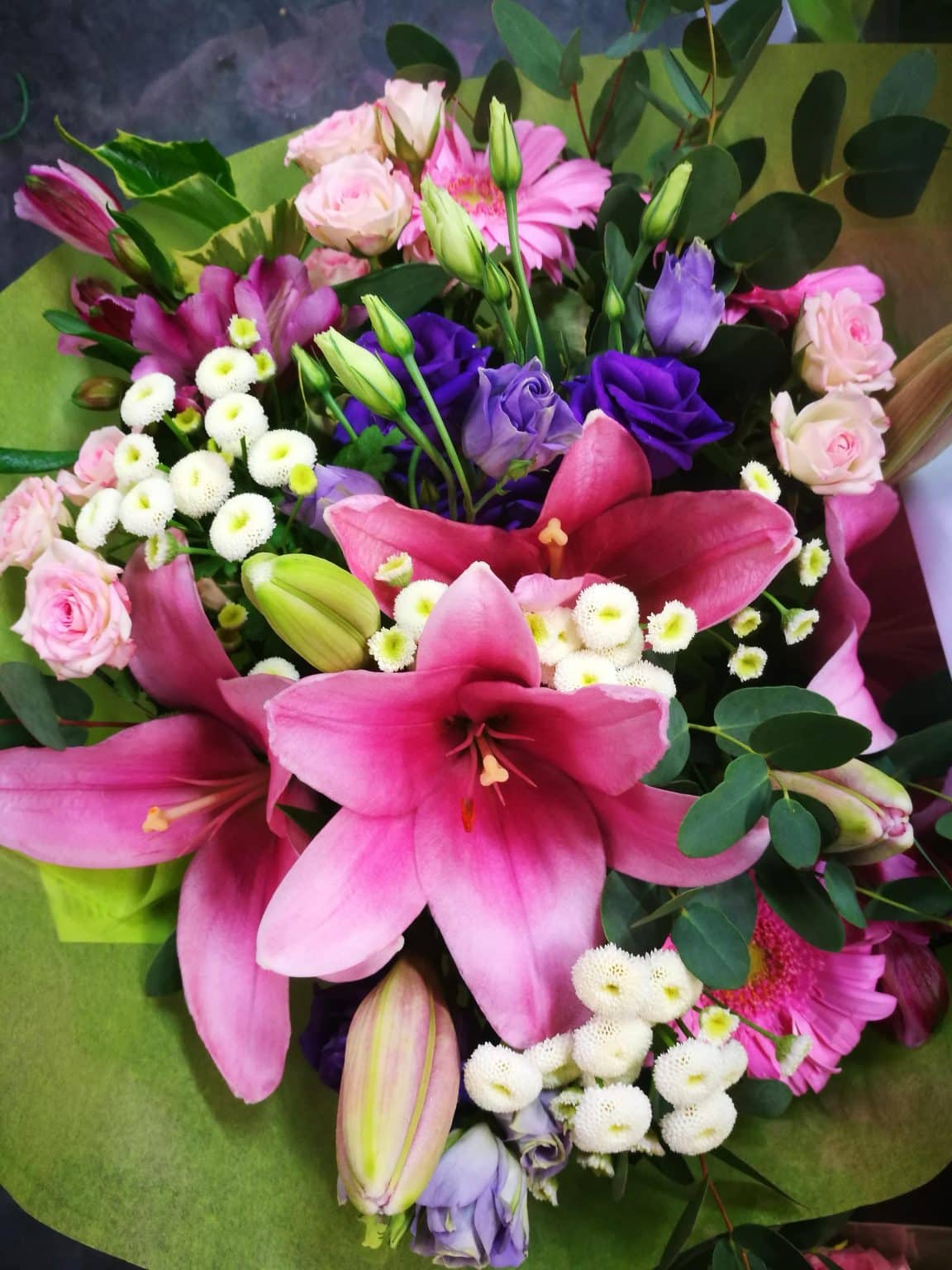 Lisianthus, lys, roses : le Bouquet de fleurs rond Juliette - Chaumont ...